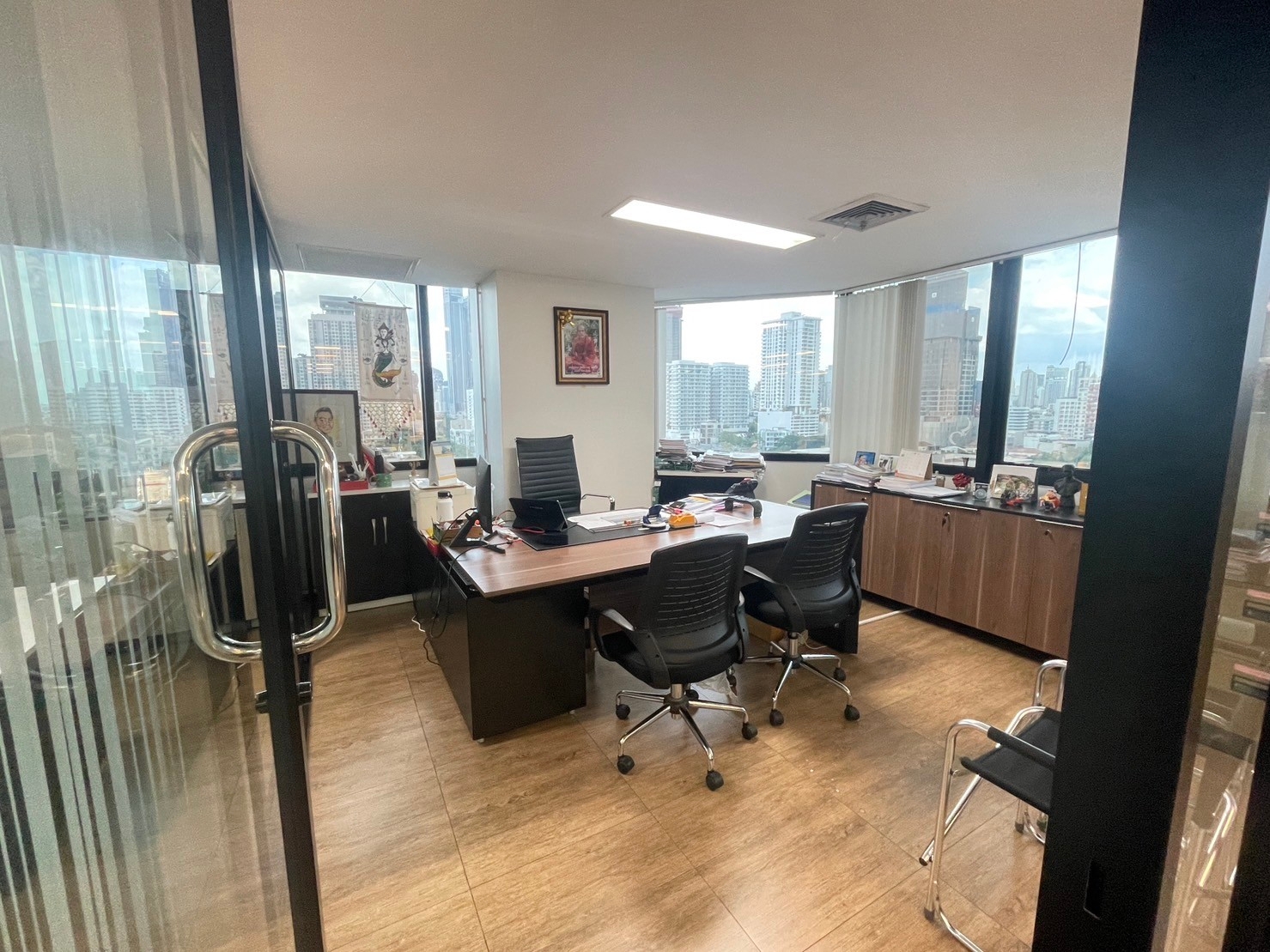 ขายสำนักงาน อาคาร SSP TOWER 1 สุขุมวิท 63 (เอกมัย) ชั้น 12 เดินทางง ...